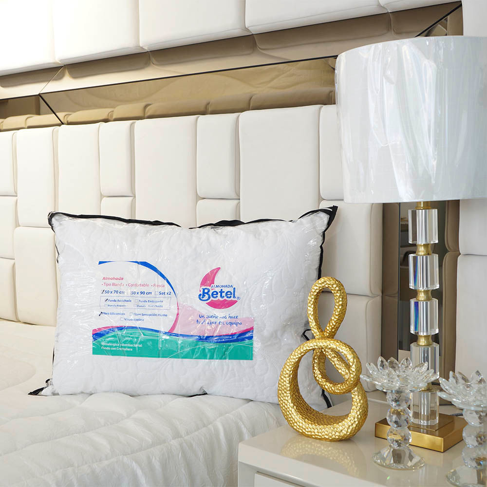 ALMOHADA EMBOZADA MALETA 70X50CM FIBRA SILICONADA - Olímpica