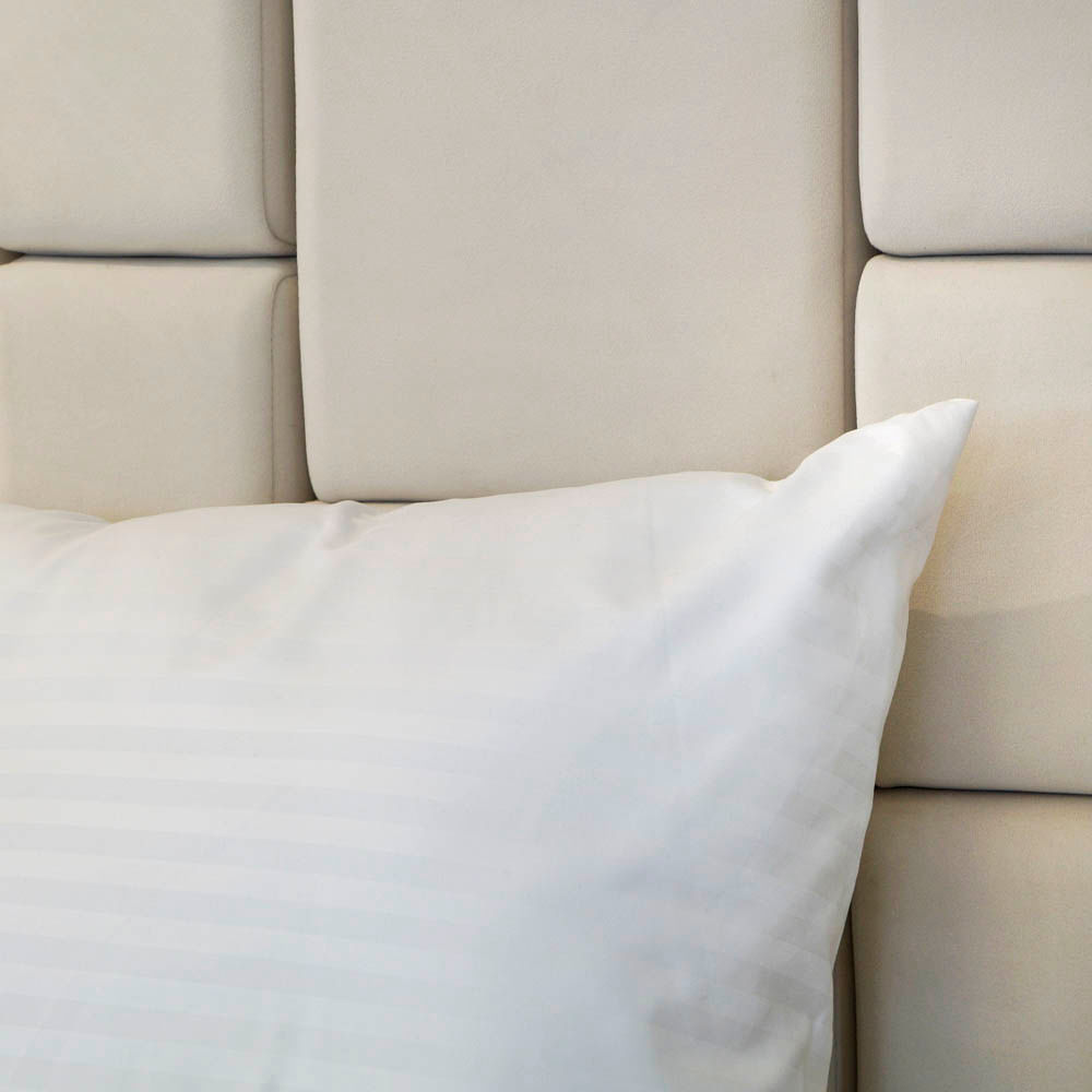 ALMOHADA EMBOZADA MALETA 70X50CM FIBRA SILICONADA - Olímpica