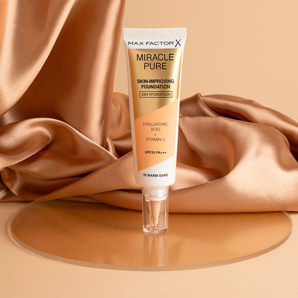 Aprovecha: Base Max Factor Miracle Pure Hidratante - Olímpica